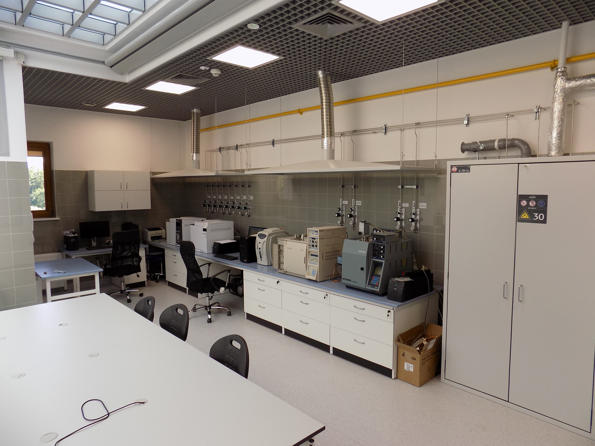 Laboratorium Chromatografii Gazowej i Powierzchniowych Metod ...